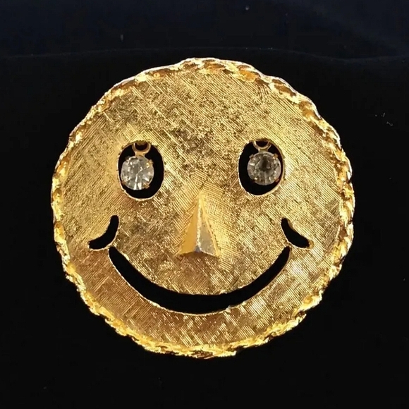 Unique Vintage | Jewelry | Vintage 7s Smiley Face Gold Brooch Pin ...